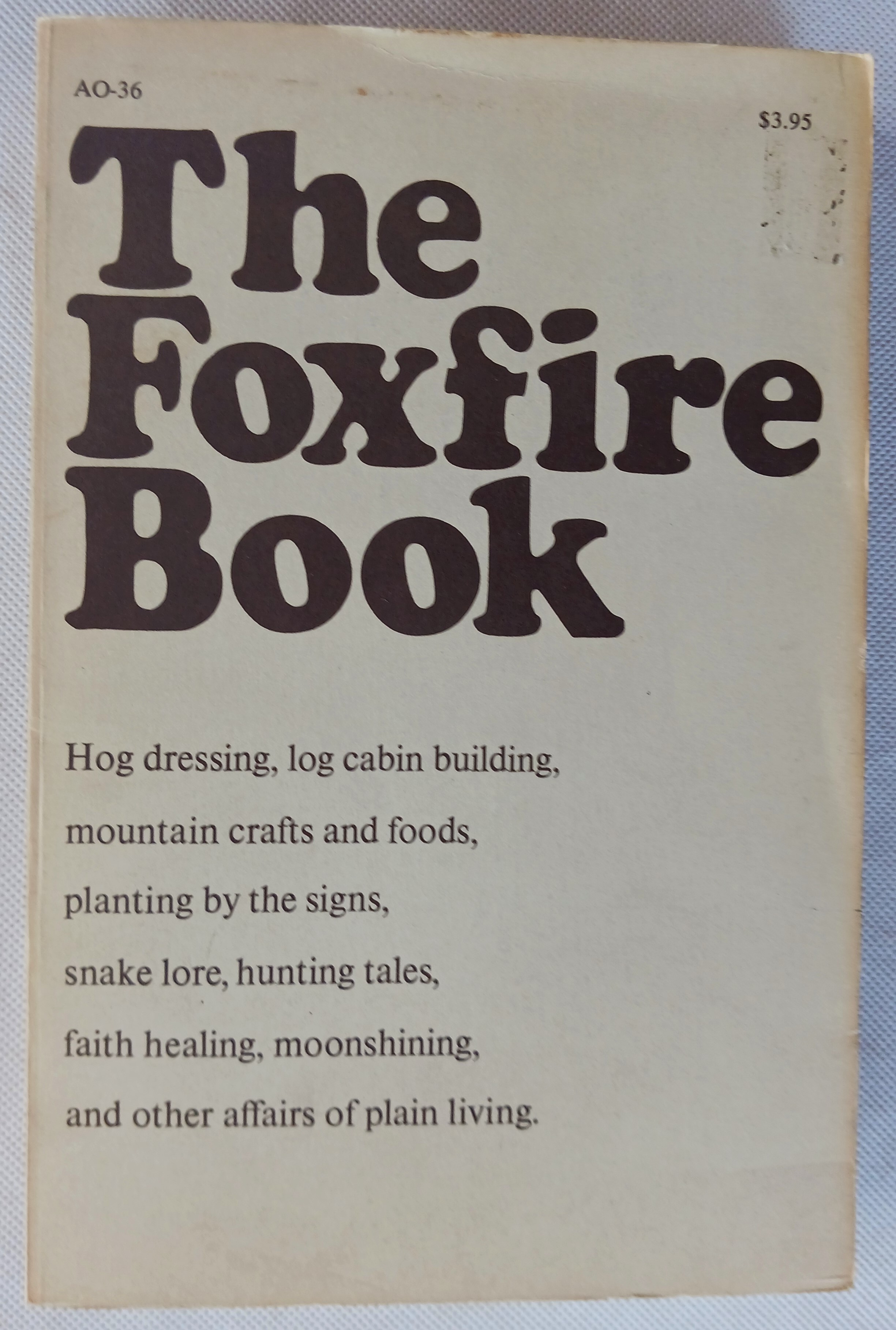 The Foxfire Book: Hog Dressing, Log Cabin Building, Mountain Crafts and ...
